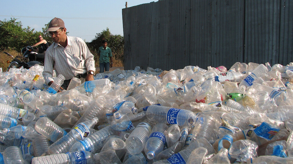 Watch Addicted to Plastic | Netflix